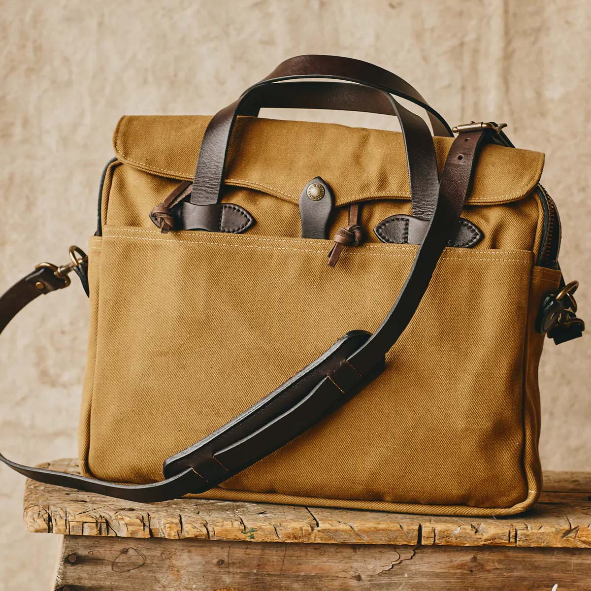 Filson Original Briefcase Tan, stoere tas met stijl en karakter